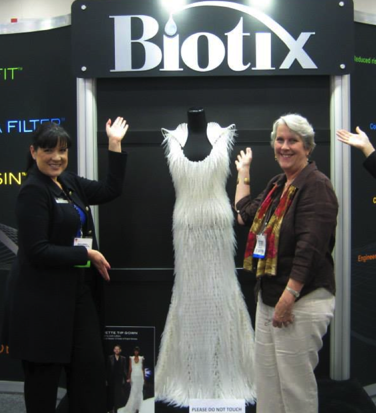 15 Wacky Trade Show Booth Gimmicks